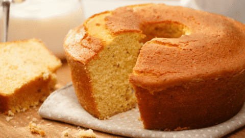 Receita de bolo de trigo fácil e fofinho